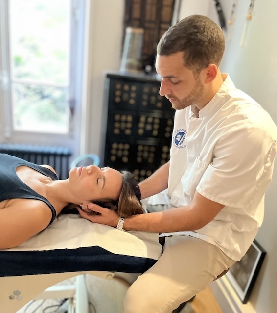 Osteopathe Rueil-Malmaison | Rendez-vous en ligne | Tom Caster